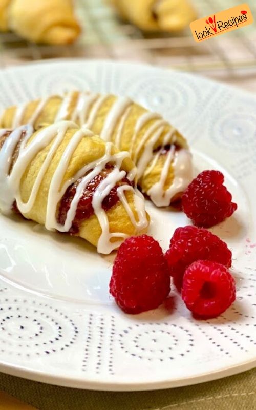 RASPBERRY CRESCENT ROLLS